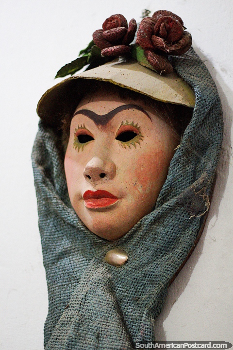 Finely sculpted mask, Asian style, by Luis Alberto Acuna, museum in ...