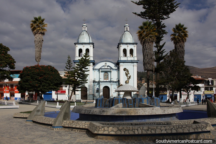 Catedral na Plaza de Armas em Celendin. Foto de Peru, América do Sul ...