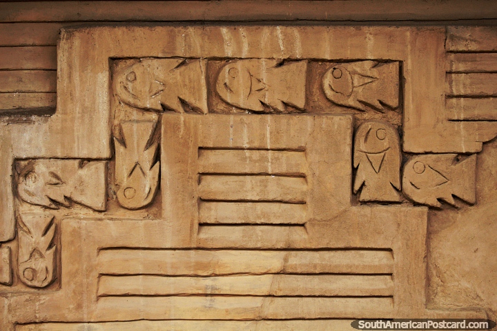 Walls with fish sculpted into it, swimming around the Chimu city Chan ...